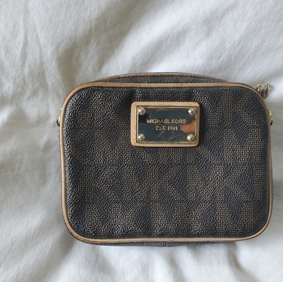Michael Kors | Bags | Michael Kors Crossbody Monogrammed Jet Set Mini ...